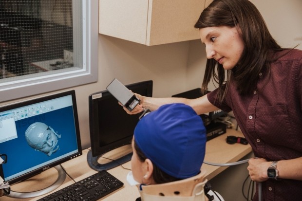 A Neural “Auto-correct’’ Feature Discovery - NYU Abu Dhabi